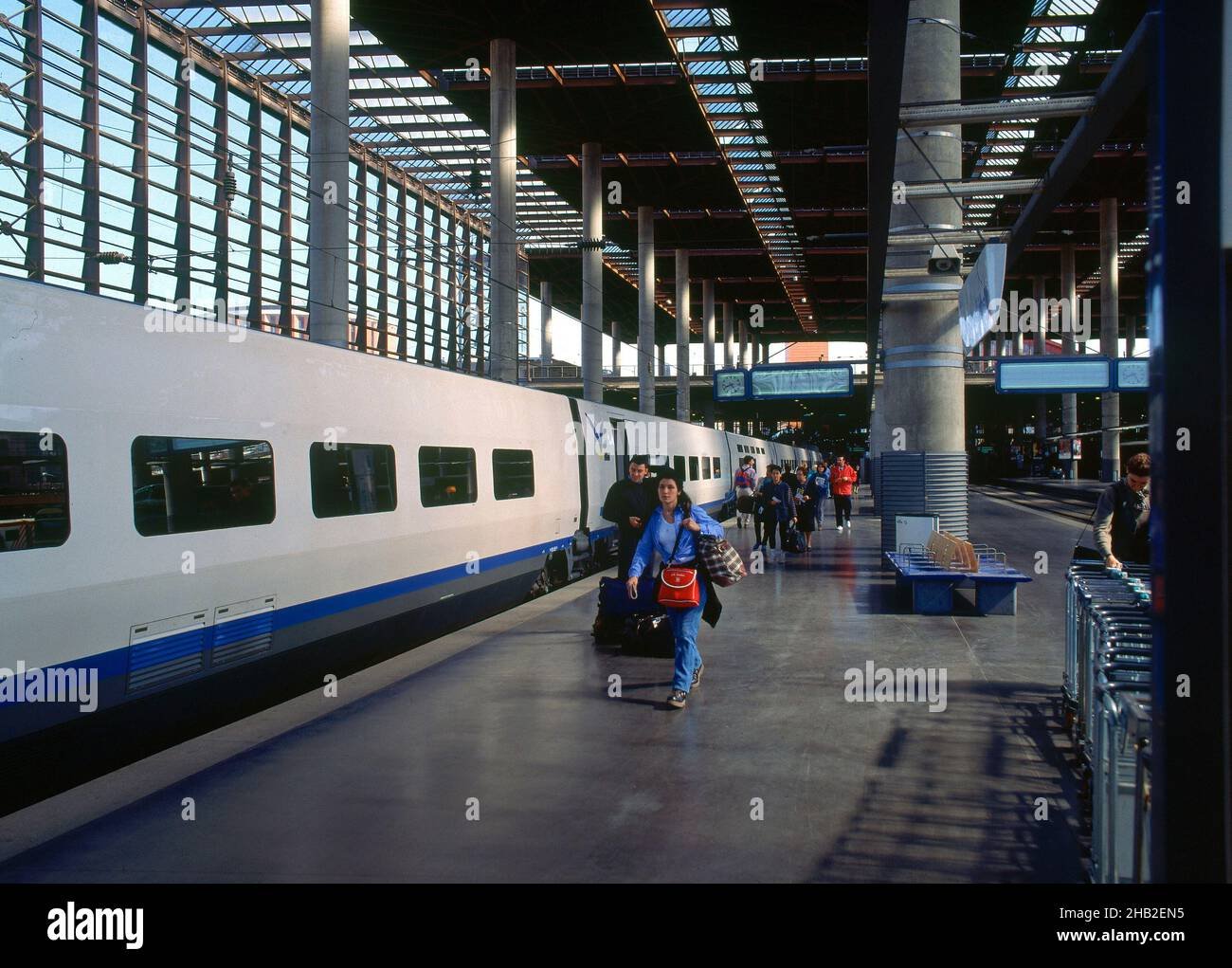 Dónde Comprar Billetes Para El Tren AVE De Barcelona A Santiago De ...